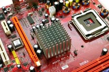 915 탑재한 mATX 메인보드「유니텍 915GVM」 - ZDNet korea