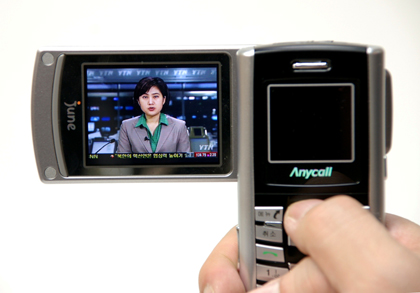 내 휴대폰은 TV와 통화중! 위성DMB폰「삼성전자 애니콜 SCH-B100」 - ZDNet korea